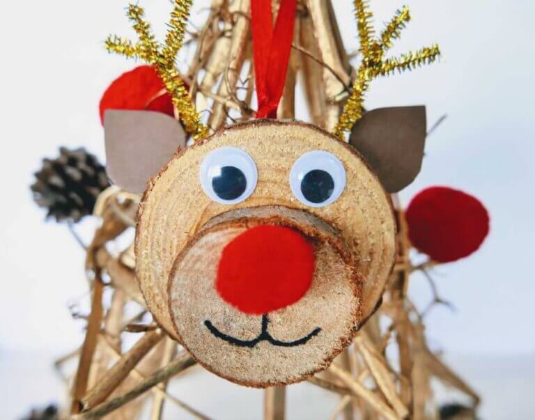 How to Make Beautiful DIY Reindeer Ornaments with Wood Slices