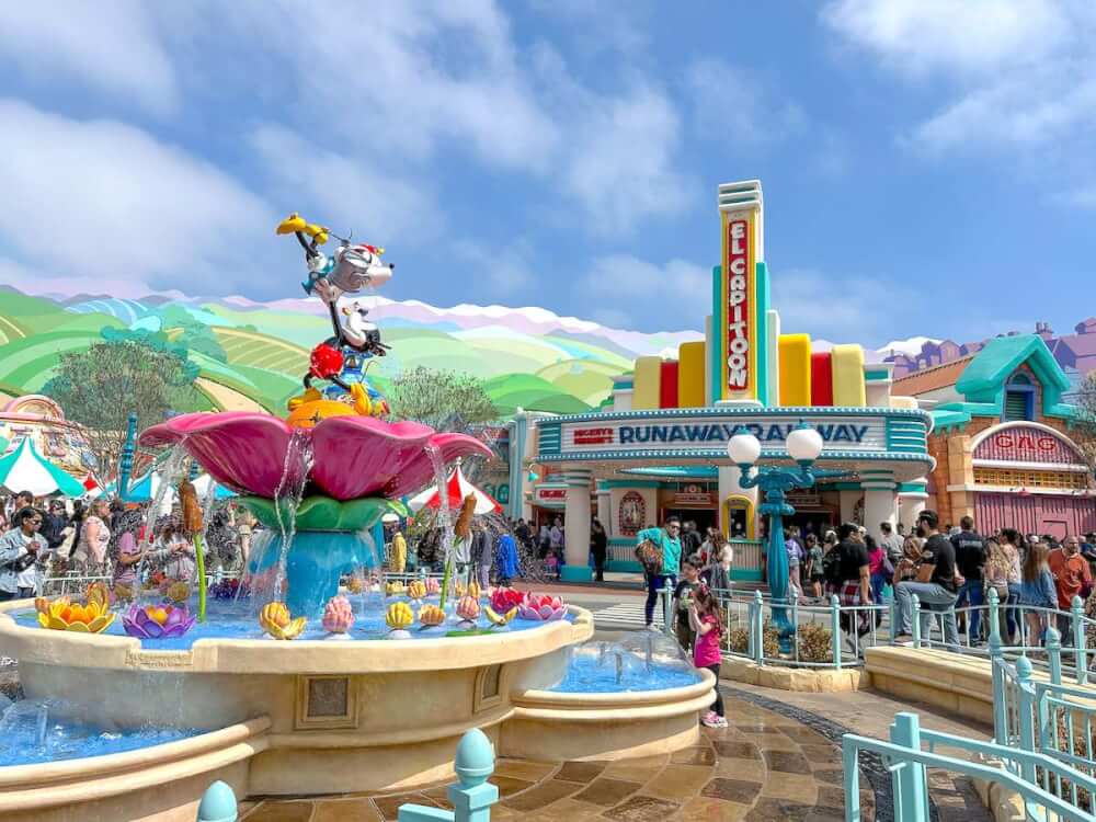 What's it Like Inside the New Disneyland Toontown? (2023)