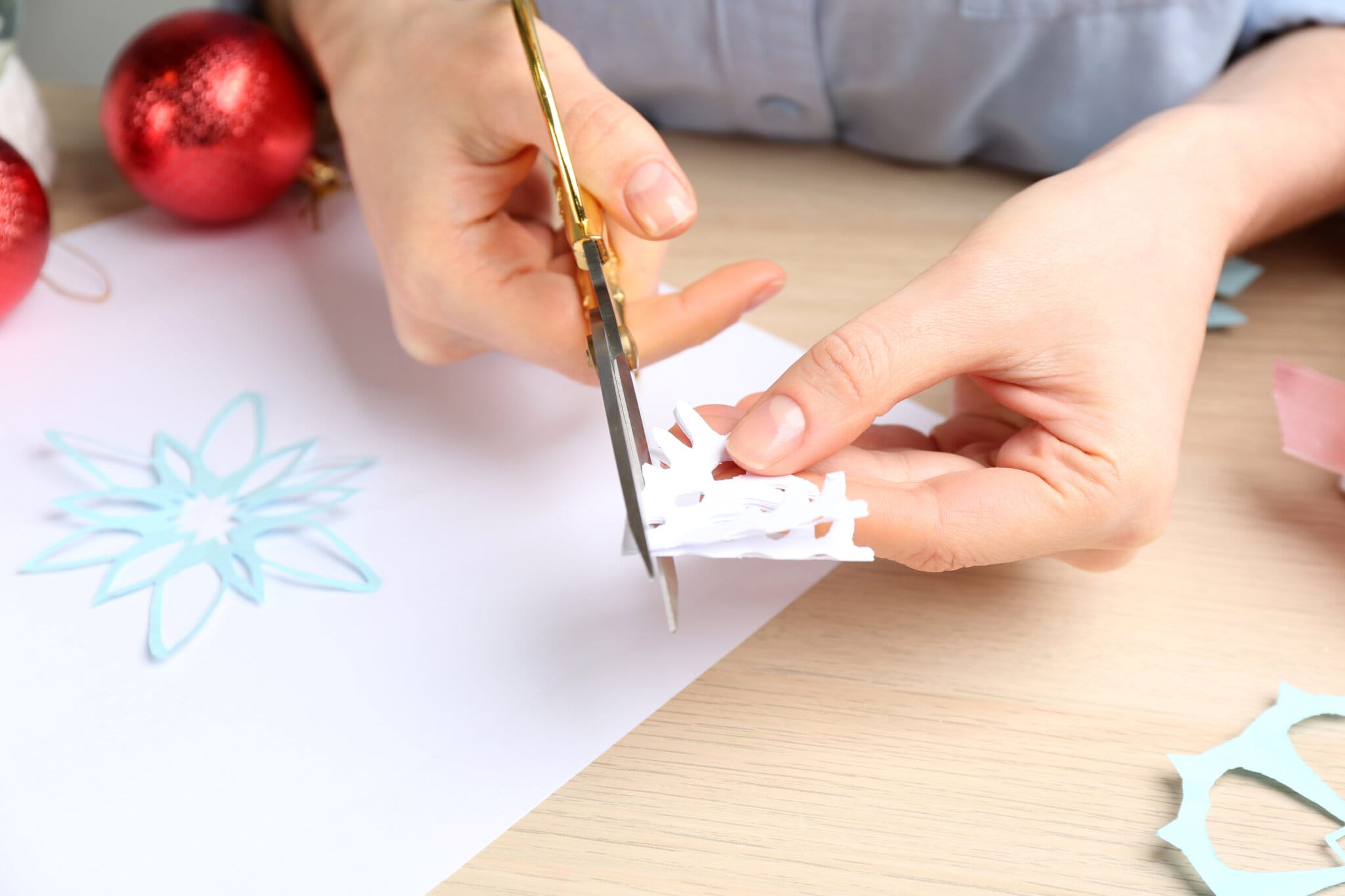 3 Ways to Make This Festive Mickey Mouse Snowflake Craft - Marcie in ...