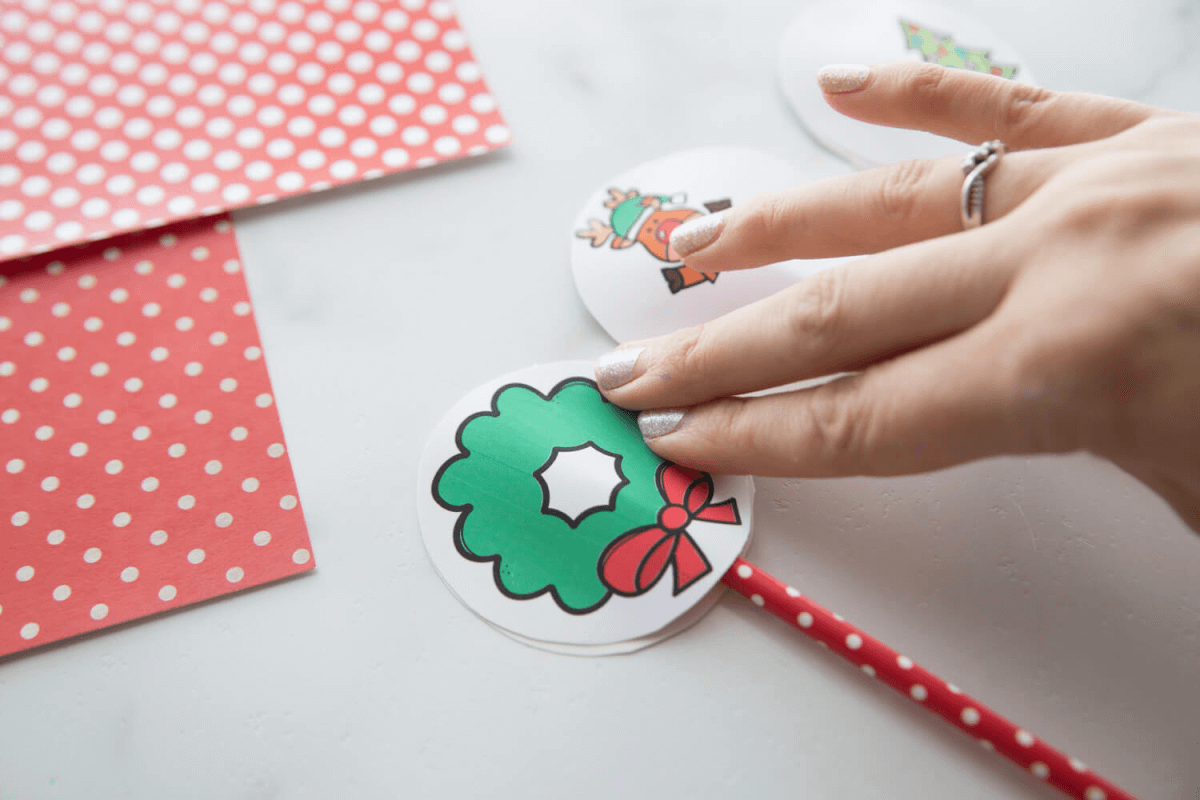 41 Easy Christmas Paper Crafts to Make for the Holidays